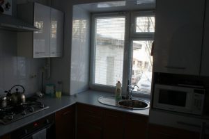 Kitchen countertops passing in the window sill. Tips and 20 photo ...